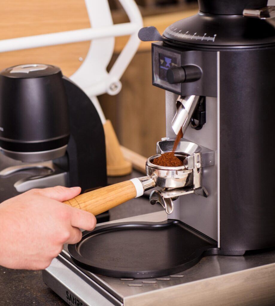 Coarse Ground Coffee vs Fine Grind: Which should you use? - Bridge ...